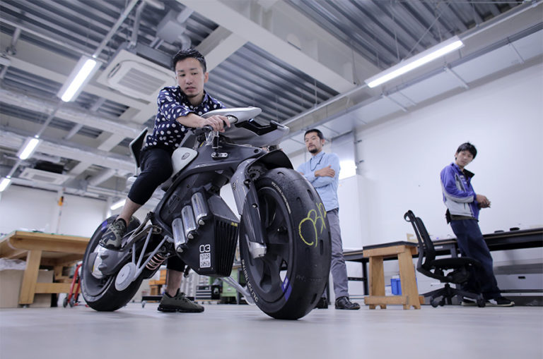 Motoroid leaning electric motorcycle by Yamaha - EvNerds